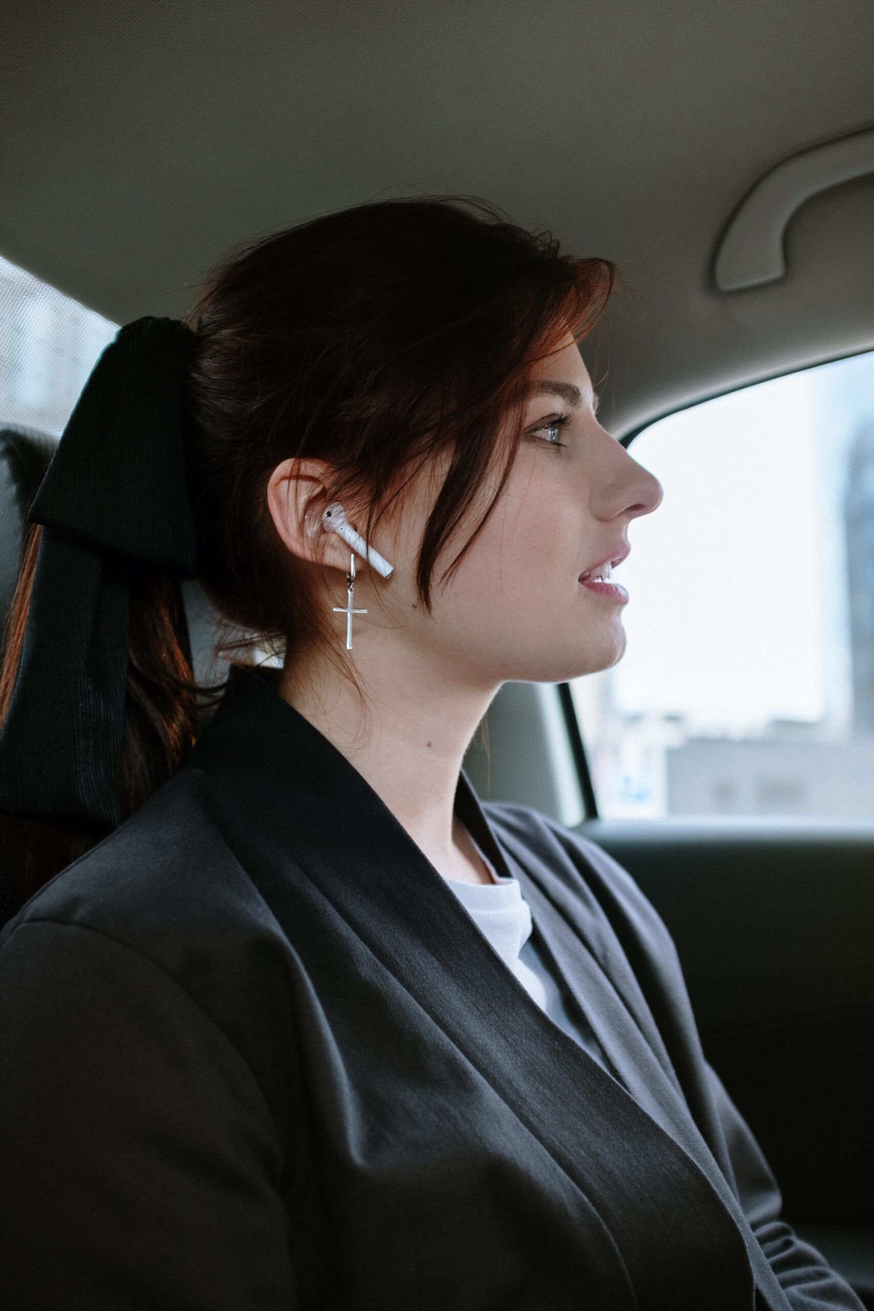 How to Wear AirPods with a Tragus Piercing? Just Like You Think
